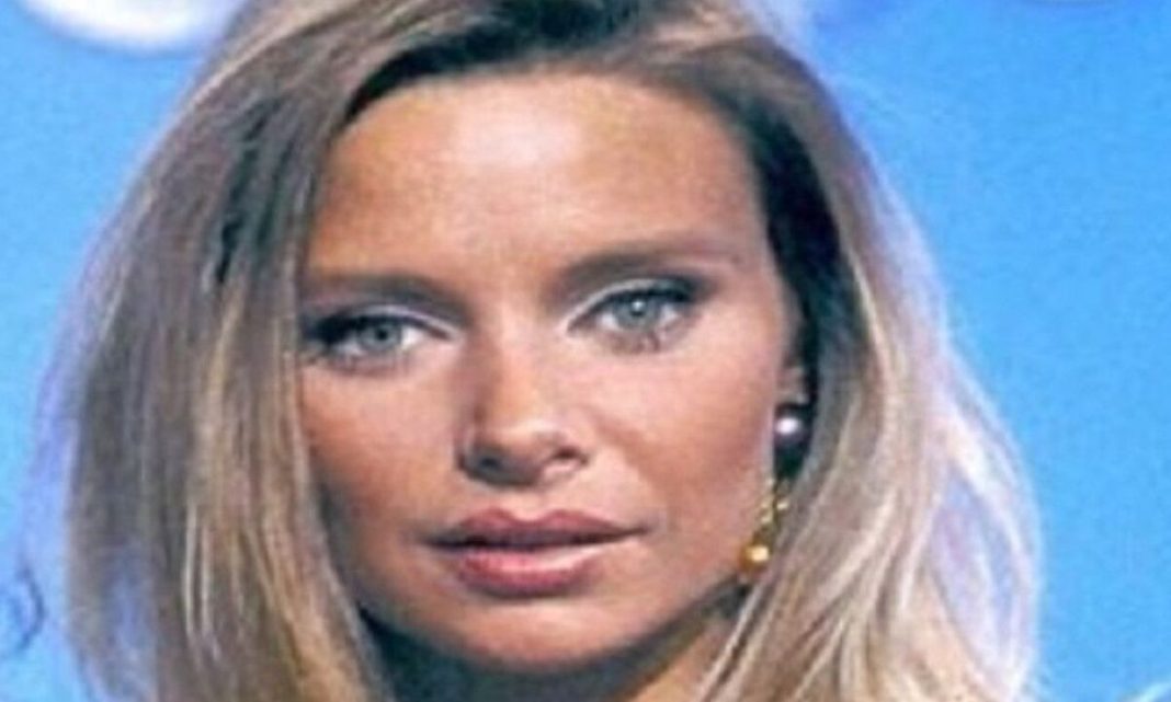 Era la velina bionda di Striscia la Notizia 1994: eccola oggi a 53 anni ...