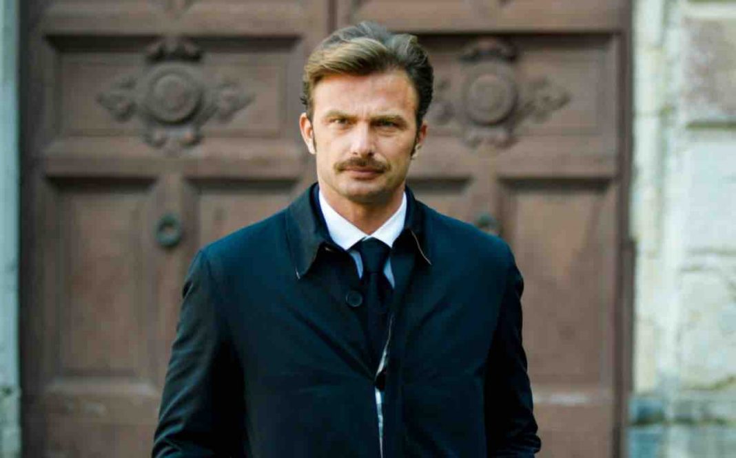 Un posto al sole, ricordate l'attore Simon Grechi al Grande fratello ...