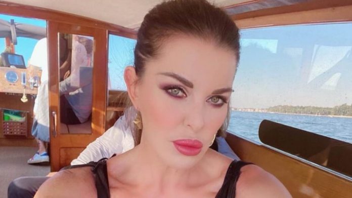 Alba Parietti da Miss Italia a Miss Universo: eccola, da giovane, in ...