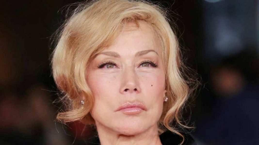 Nancy Brilli fantastica in bikini: eccola a 57 anni, fisico statuario ...